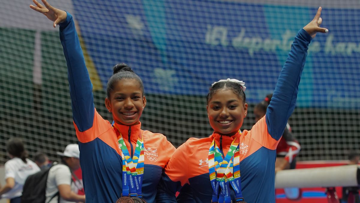 Hillary Heron plata en piso y Karla Navas bronce en viga
