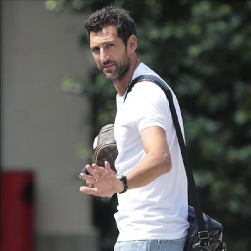 Diego López en España para ser tratado de una tendinitis rotuliana