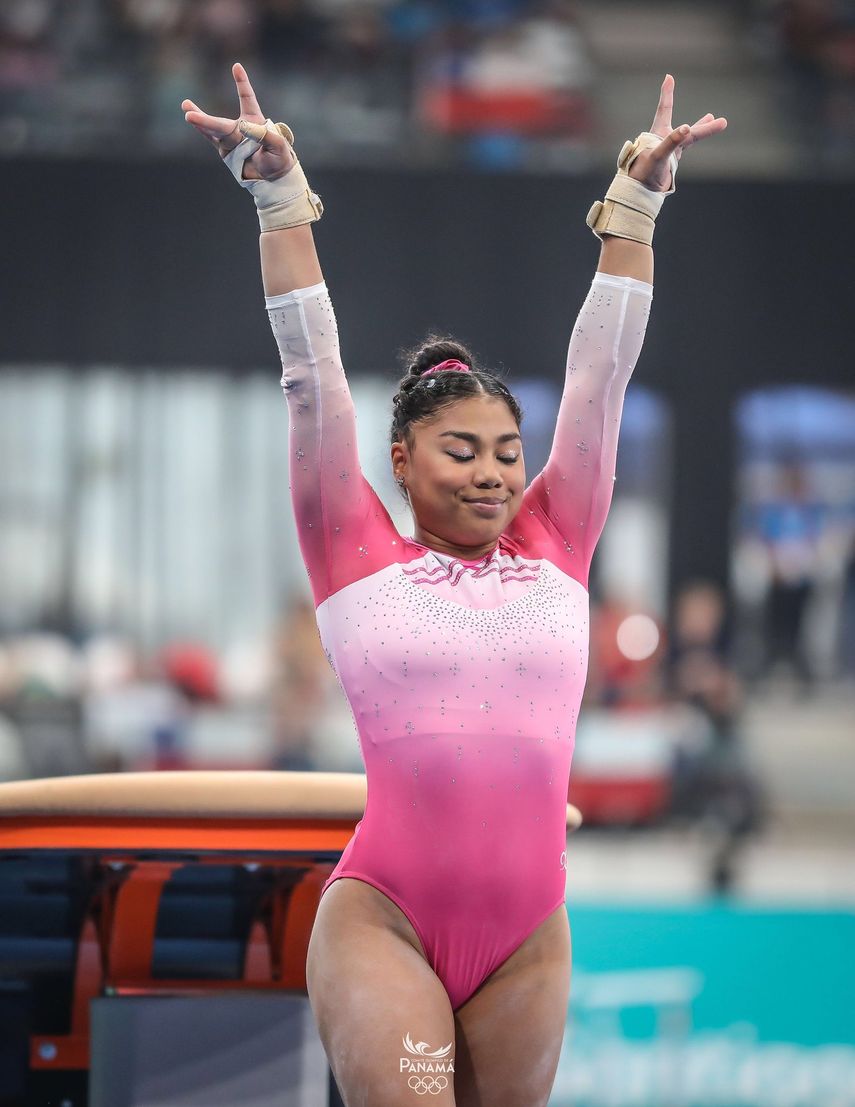 Hillary Heron y Karla Navas compitieron en el All Around