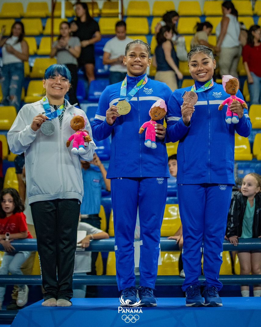 Karla Navas gana oro en el All Around y Hillary Heron bronce