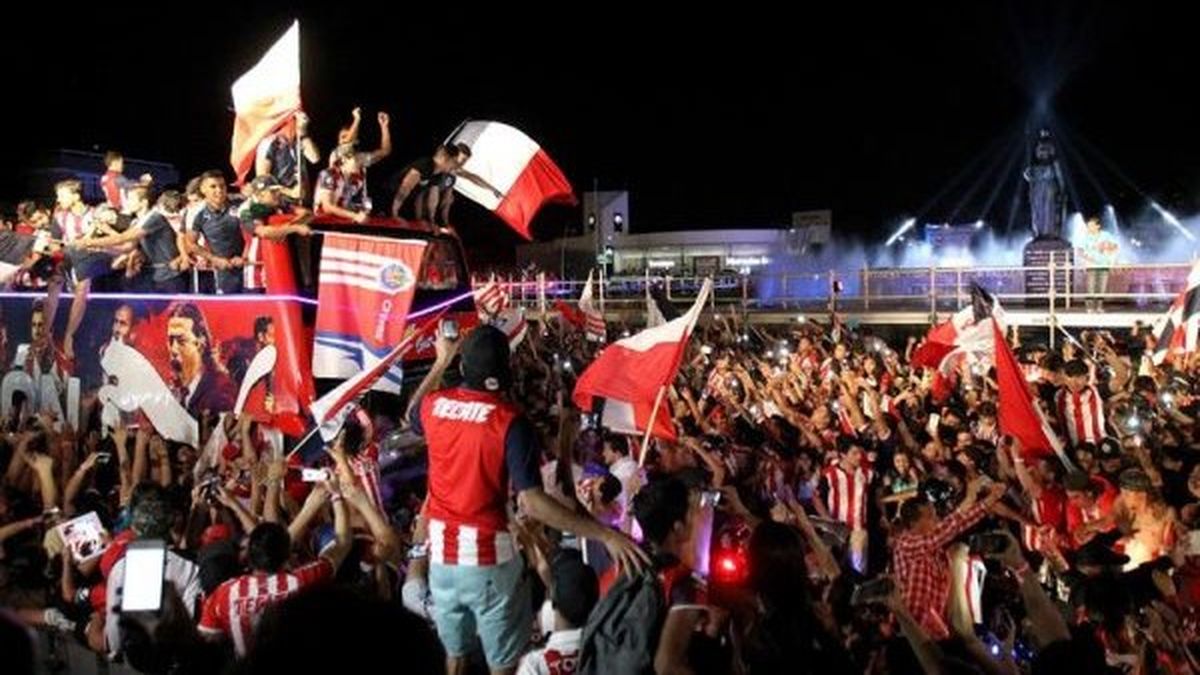 Chivas y sus 40 millones de seguidores festejan por todo México