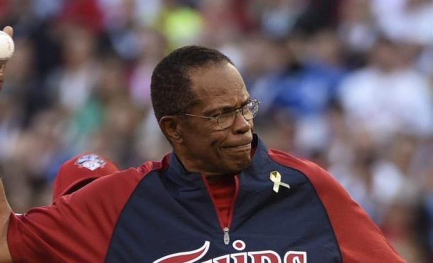 El panameño Rod Carew y padre de su donador comparten una emotiva ceremonia