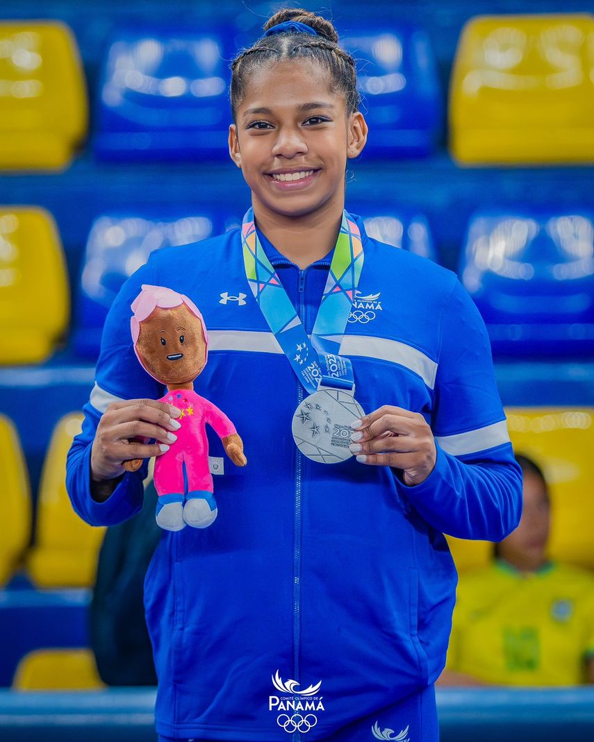 Karla Navas ganó plata en Viga, su cuarta medalla en SS2023