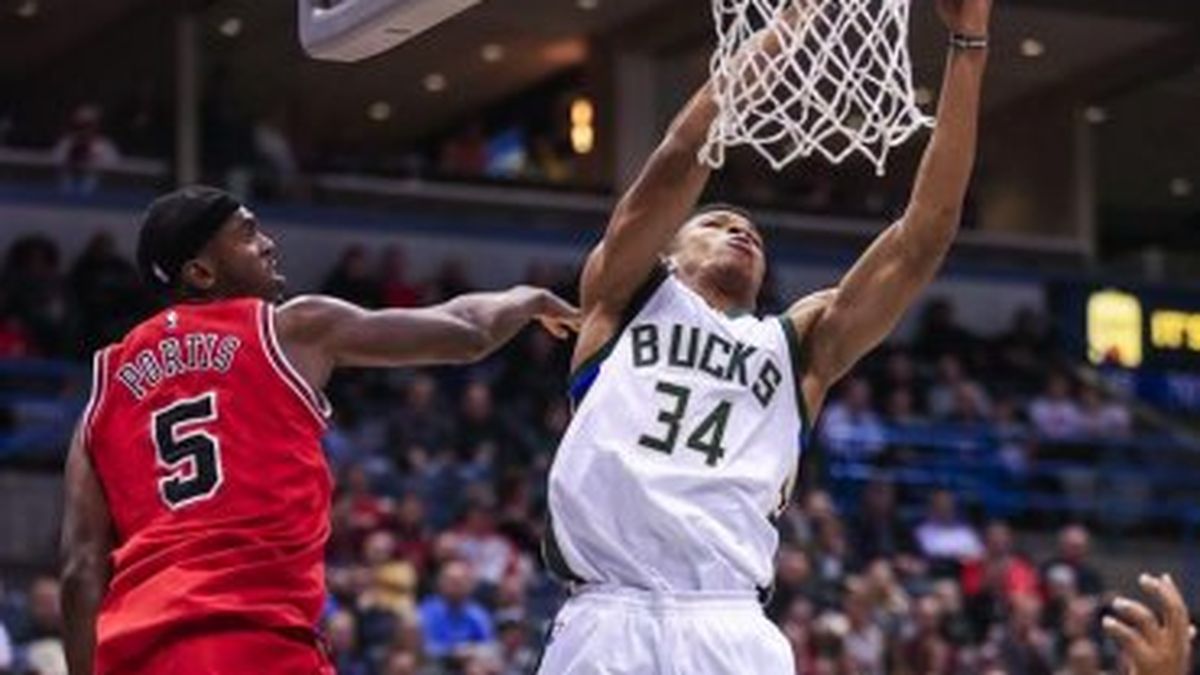 98-94. Antetokounmpo y novato Brogdon deciden victoria de Bucks