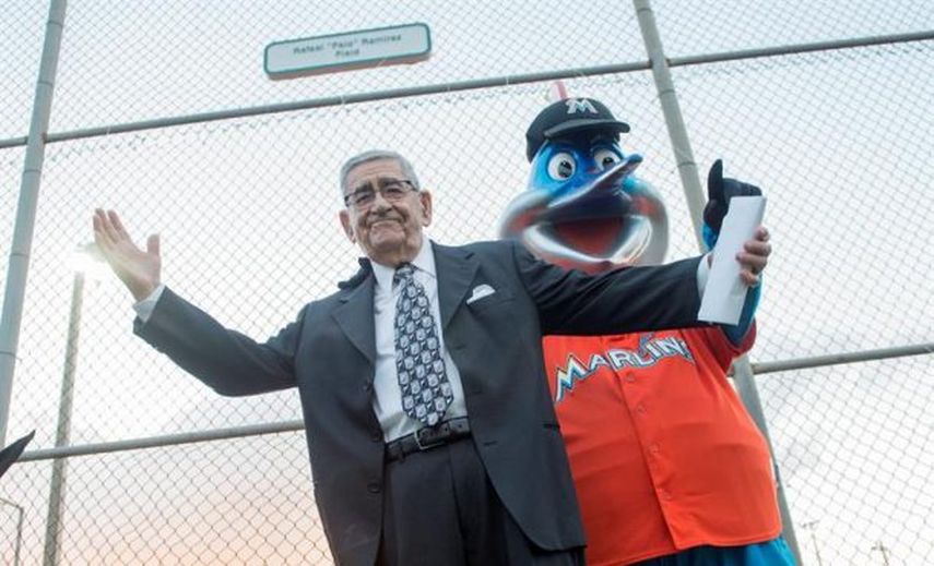 Fallece a los 94 el periodista Felo Ramírez que narró el hit 3.000 de ...