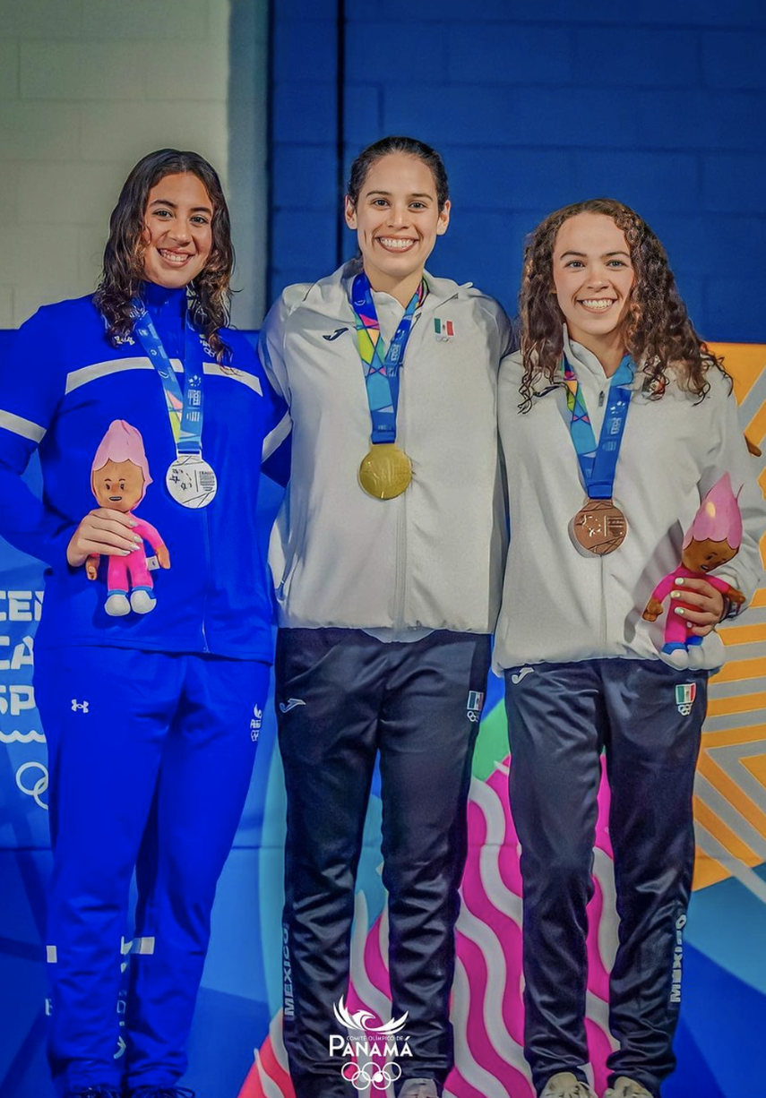 Emily Santos logra la medalla de plata en 200 pecho