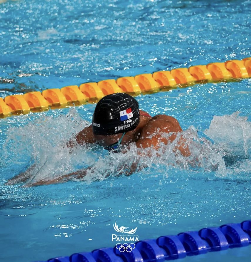 Emily Santos impone récord nacional en los 100 m pecho