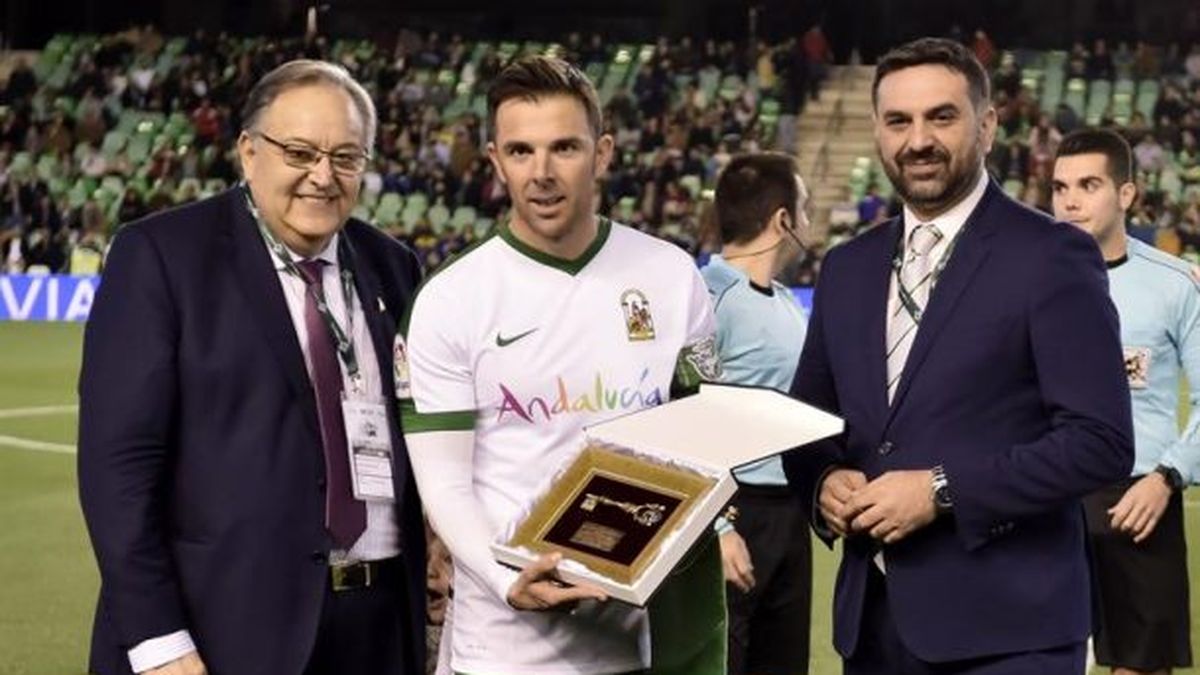 Marchena, homenajeado por su ejemplar carrera en su adiós como futbolista