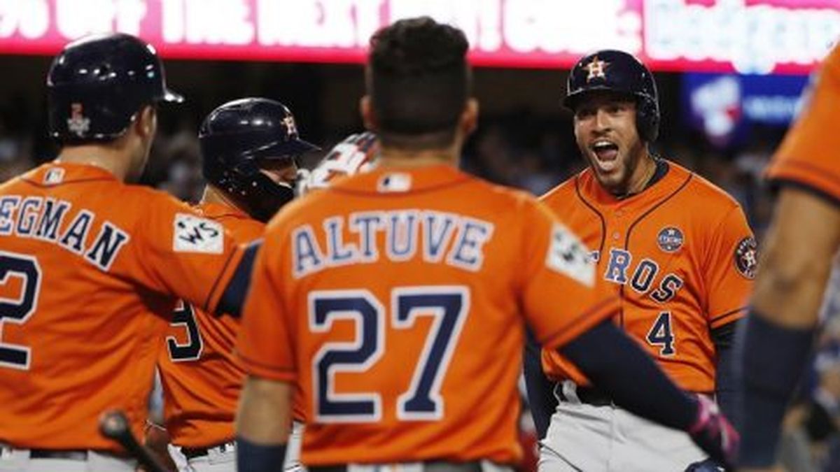 Springer lidera conexión latina; Correa celebra título pidiendo matrimonio